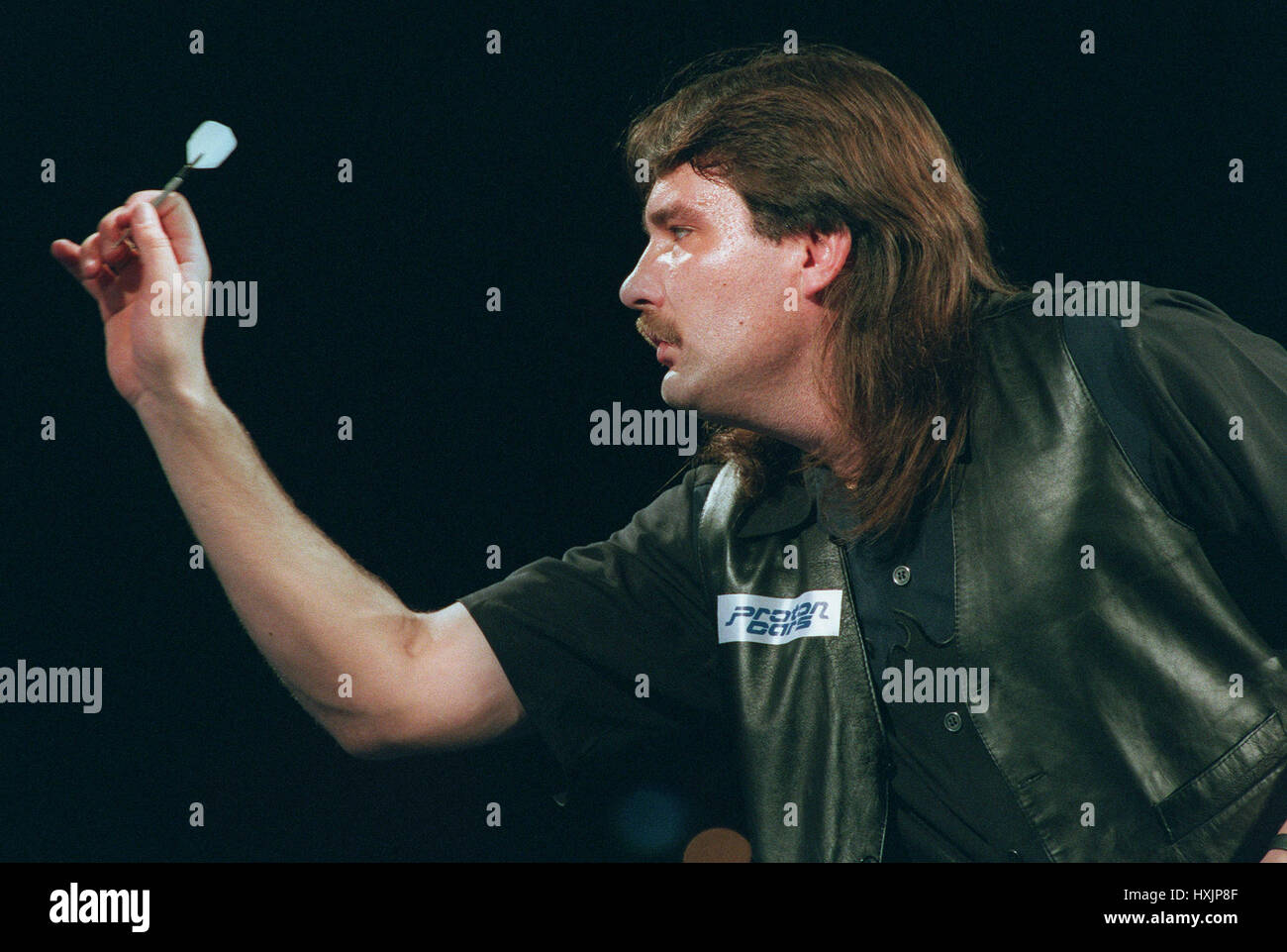 DENNIS SMITH PRO DARTS WDC 12 January 1995 Stock Photo - Alamy
