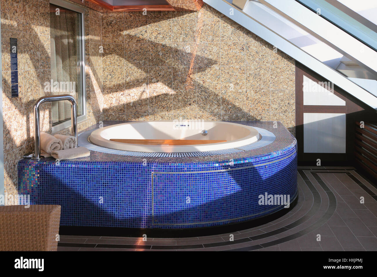 Jacuzzi on deck cruise ship hi-res stock photography and images - Alamy