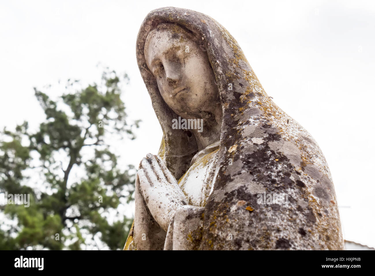 Stone statue of the Virgin Mary Stock Photo - Alamy