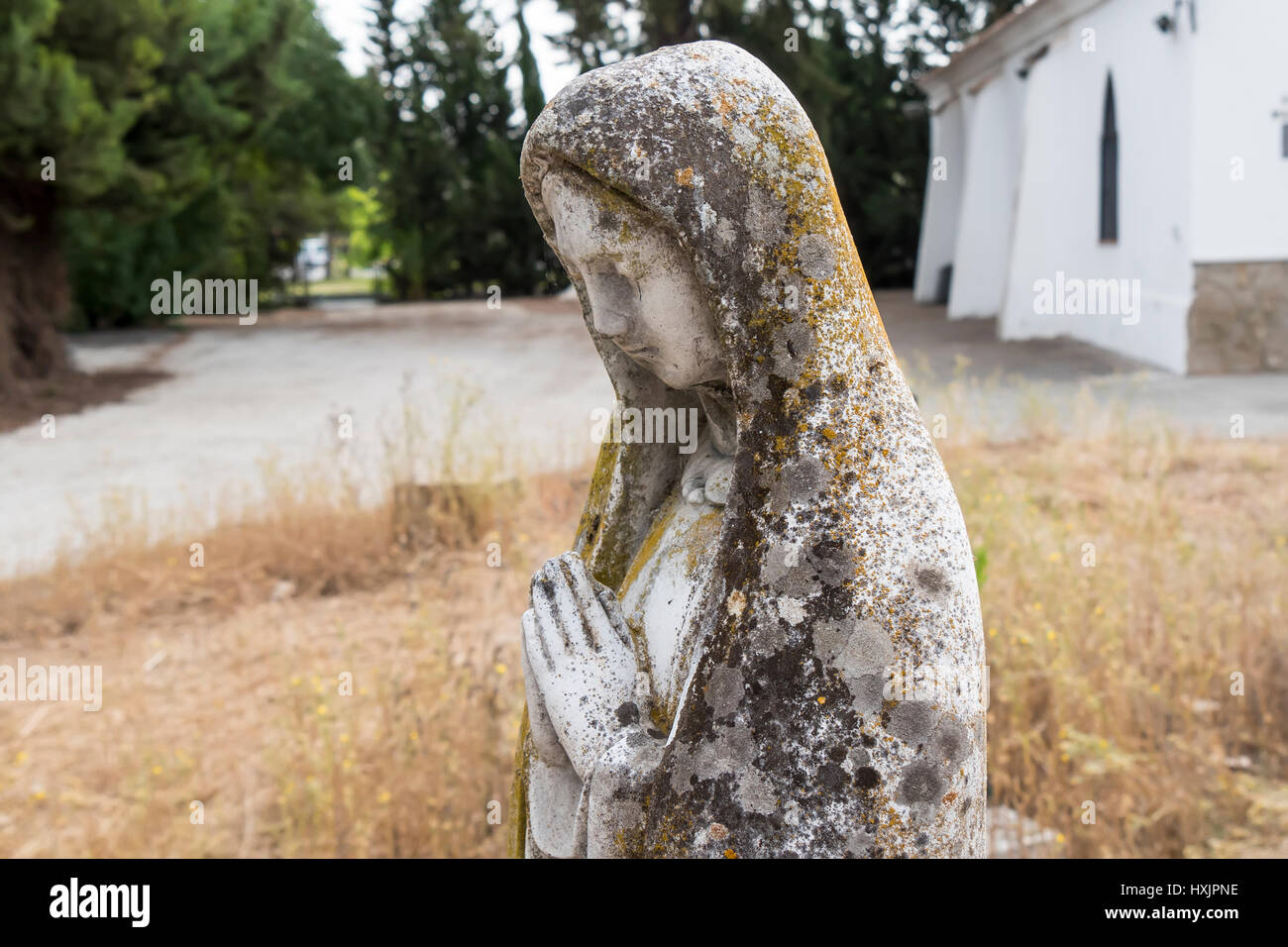 Stone statue of the Virgin Mary Stock Photo - Alamy