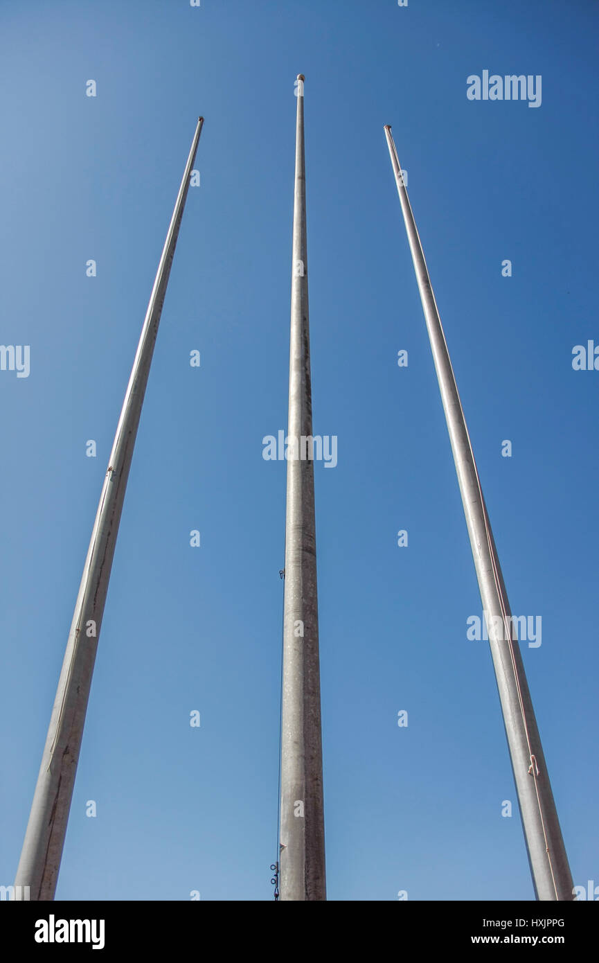 tree flagpole vertical up to blue sky in Stadium Stock Photo - Alamy