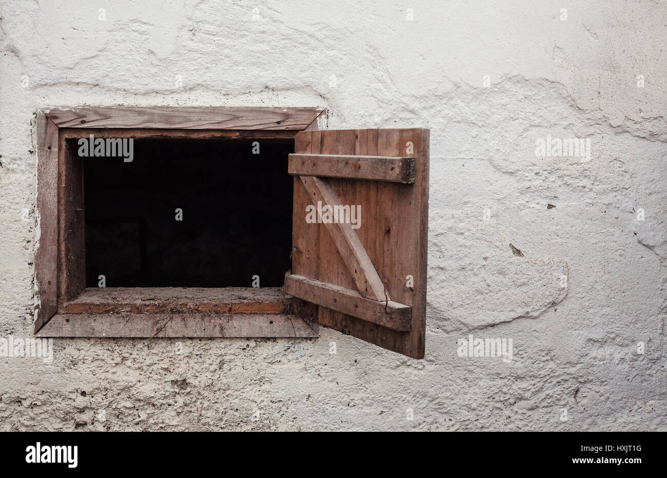 White wall with holes hi-res stock photography and images - Alamy