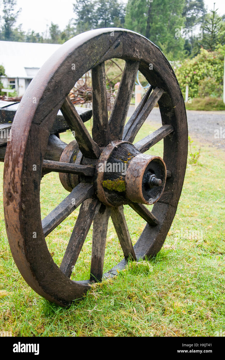 Colonial Time Period - Hand Crafted Wagon Wheel - Vintage Wagon Wheel ...
