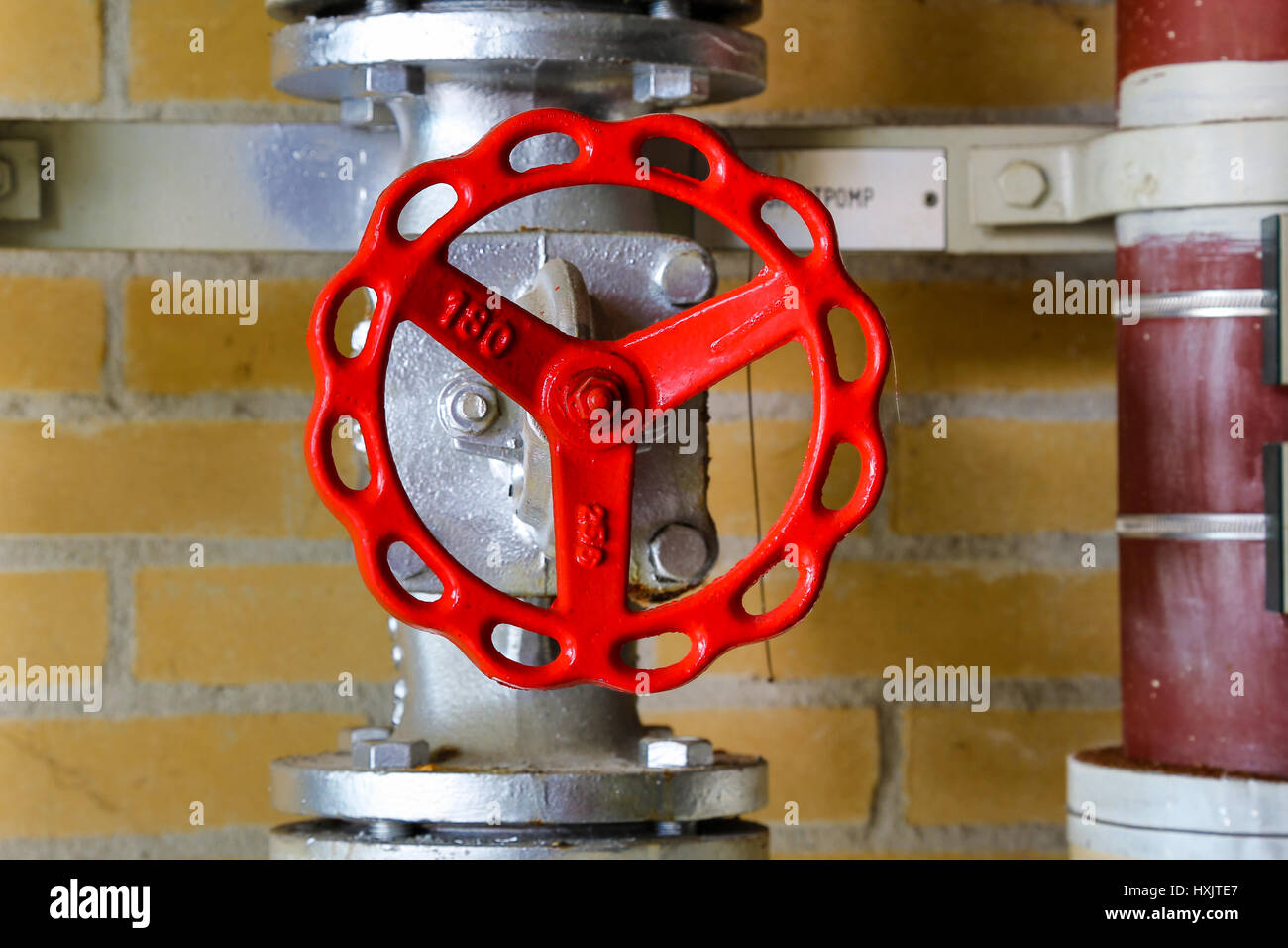 Switch valve hi-res stock photography and images - Alamy