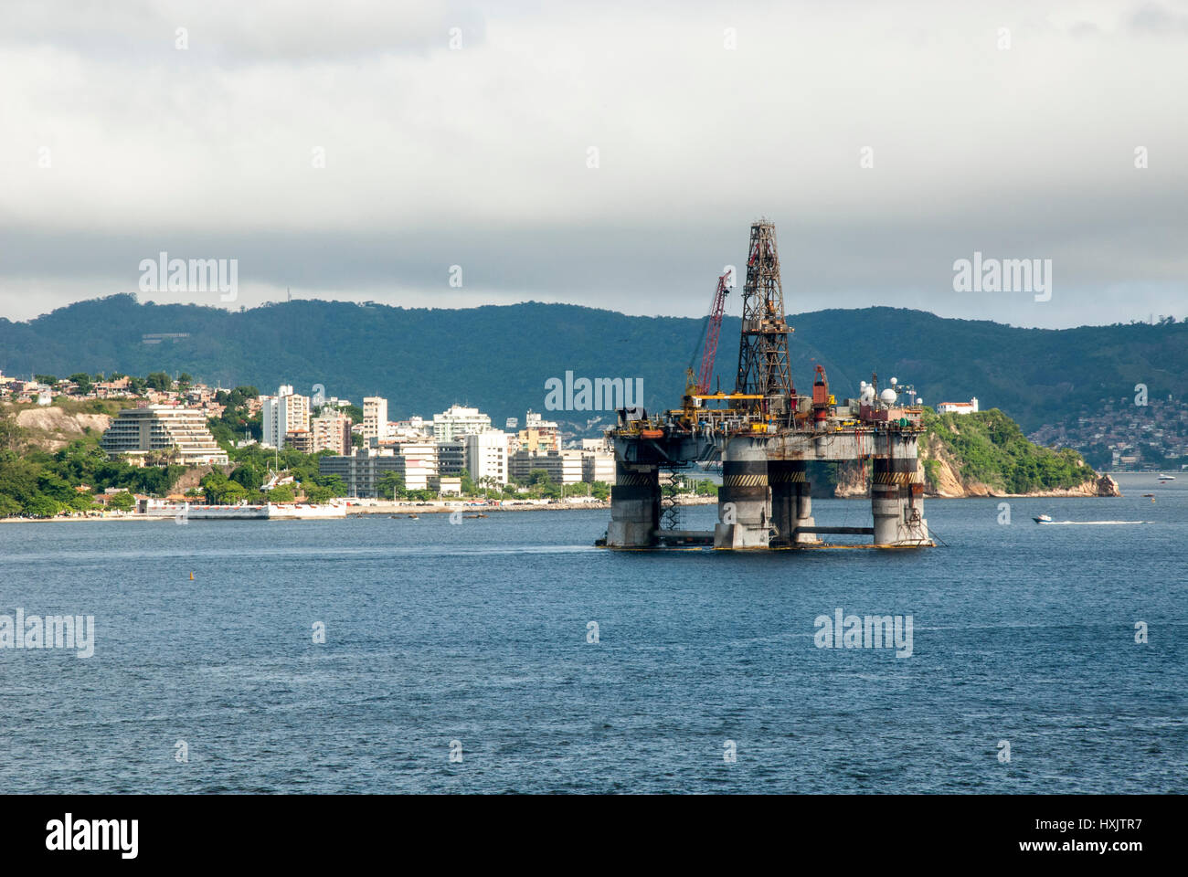 Brazil floating oil production platform hi-res stock photography and ...