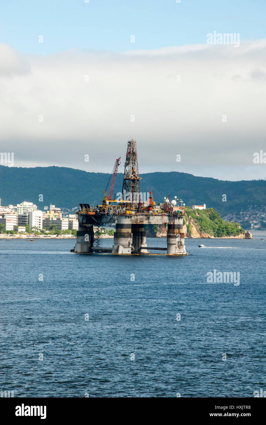 Brazil floating oil production platform hi-res stock photography and ...
