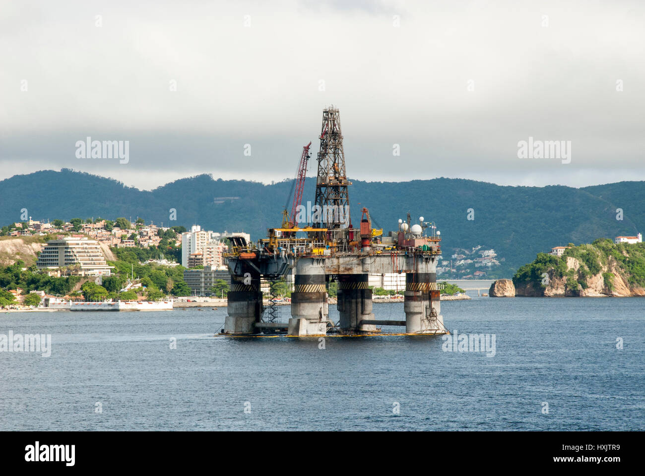 Brazil floating oil production platform hi-res stock photography and ...