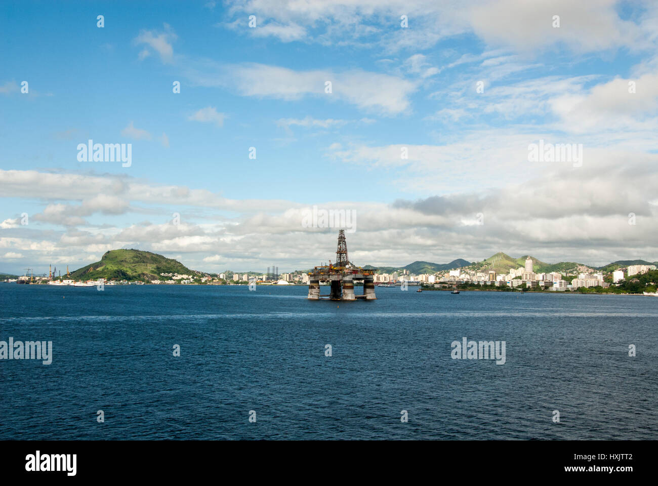 Brazil floating oil production platform hi-res stock photography and ...
