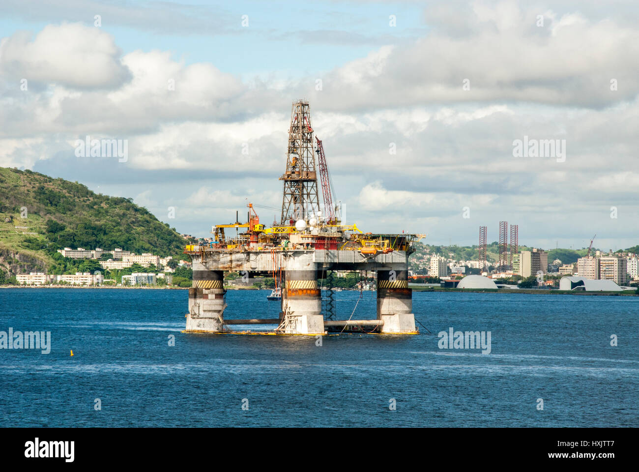 Brazil floating oil production platform hi-res stock photography and ...