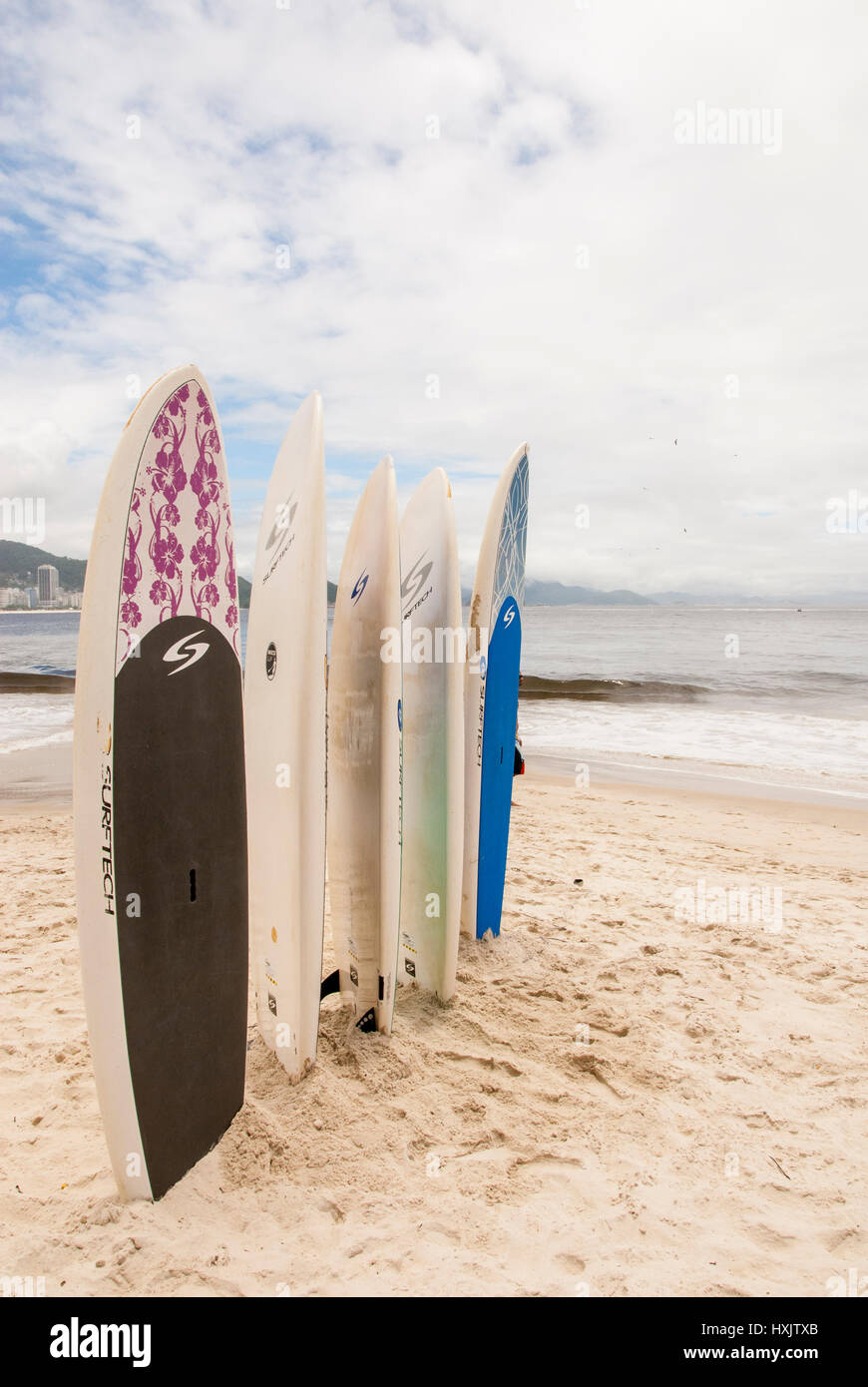 Upright surfboard standing on beach hi-res stock photography and images ...