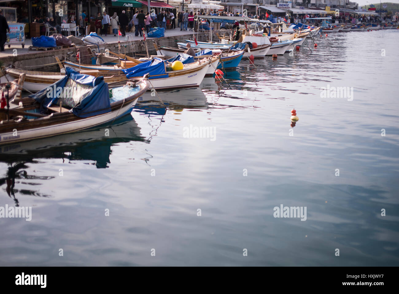 Boats crowded with people hi-res stock photography and images - Alamy