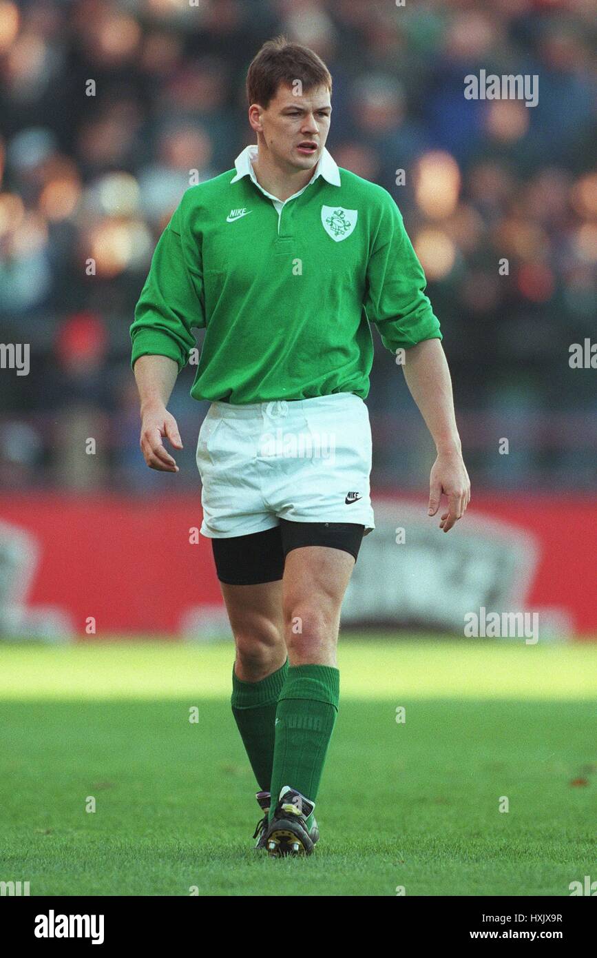 RICHARD WALLACE IRELAND & GARRYOWEN RU 21 November 1995 Stock Photo - Alamy