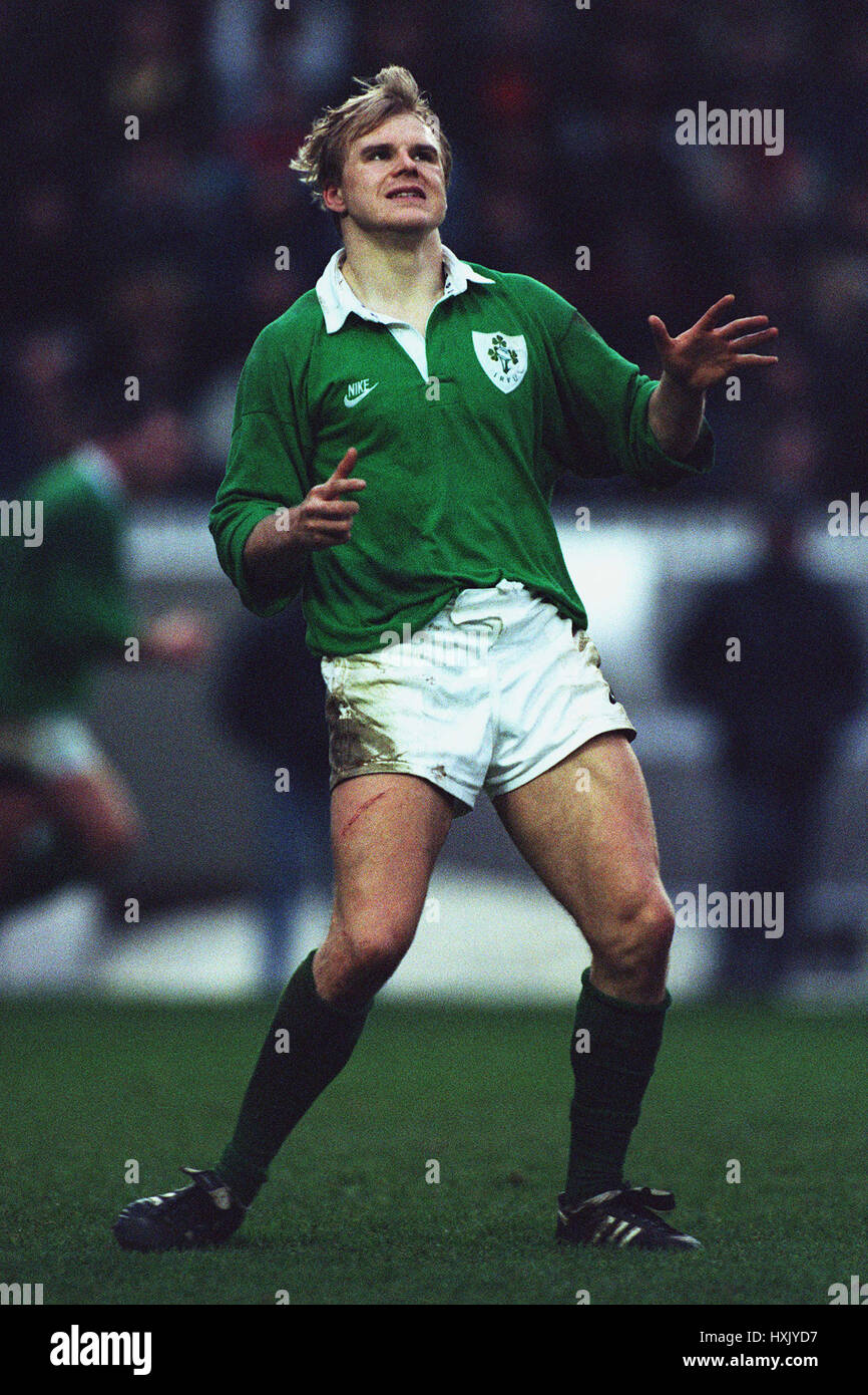 SIMON GEOGHEGAN IRELAND & LONDON IRISH RU 17 January 1994 Stock Photo - Alamy