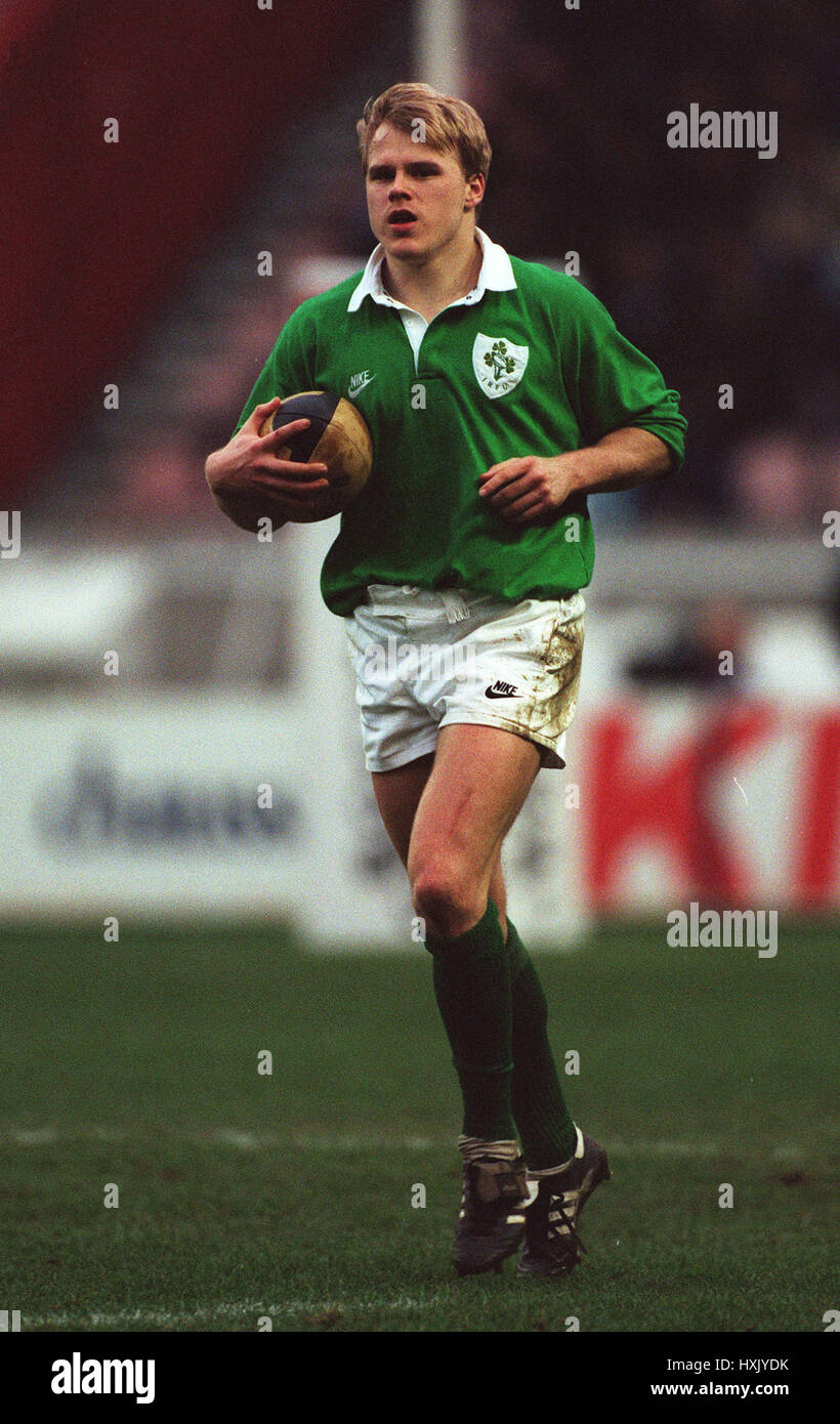 SIMON GEOGHEGAN IRELAND & LONDON IRISH RU 17 January 1994 Stock Photo ...