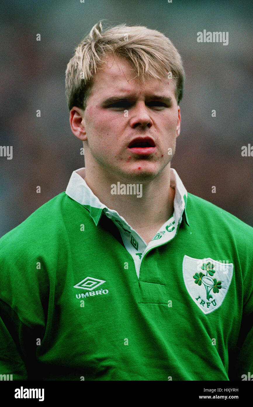 SIMON GEOGHEGAN IRELAND & LONDON IRISH 22 February 1993 Stock Photo - Alamy