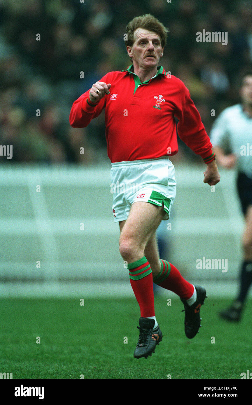 DEREK BEVAN RUGBY UNION REFEREE 09 February 1993 Stock Photo - Alamy