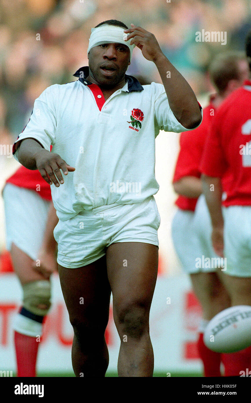 VICTOR ERIAKPO UBOGU ENGLAND & BATH RU 19 October 1992 Stock Photo - Alamy