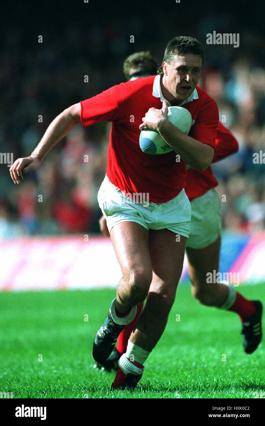 KEVIN MOSELEY WALES & PONTYPOOL RU 18 November 1992 Stock Photo - Alamy