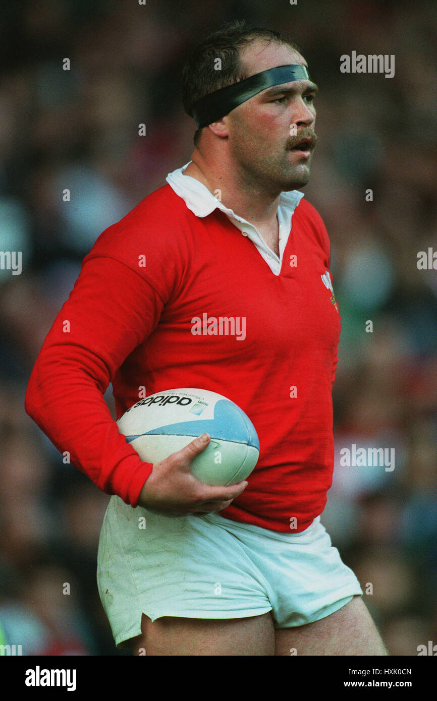LAURANCE DELANEY WALES & LLANELLI RU 06 January 1992 Stock Photo - Alamy