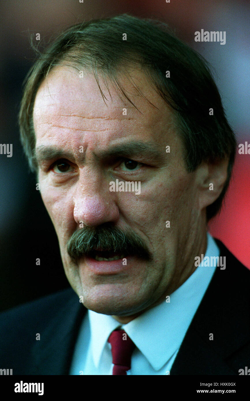 Roger uttley hi-res stock photography and images - Alamy