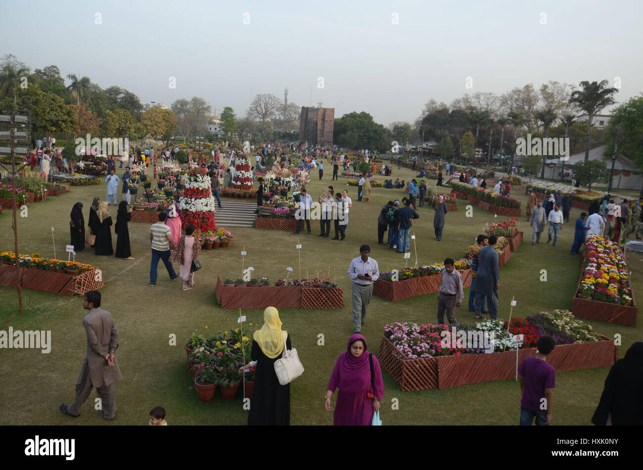 Lahore, Pakistan. 29th Mar, 2017. Pakistani visitors take interest in ...