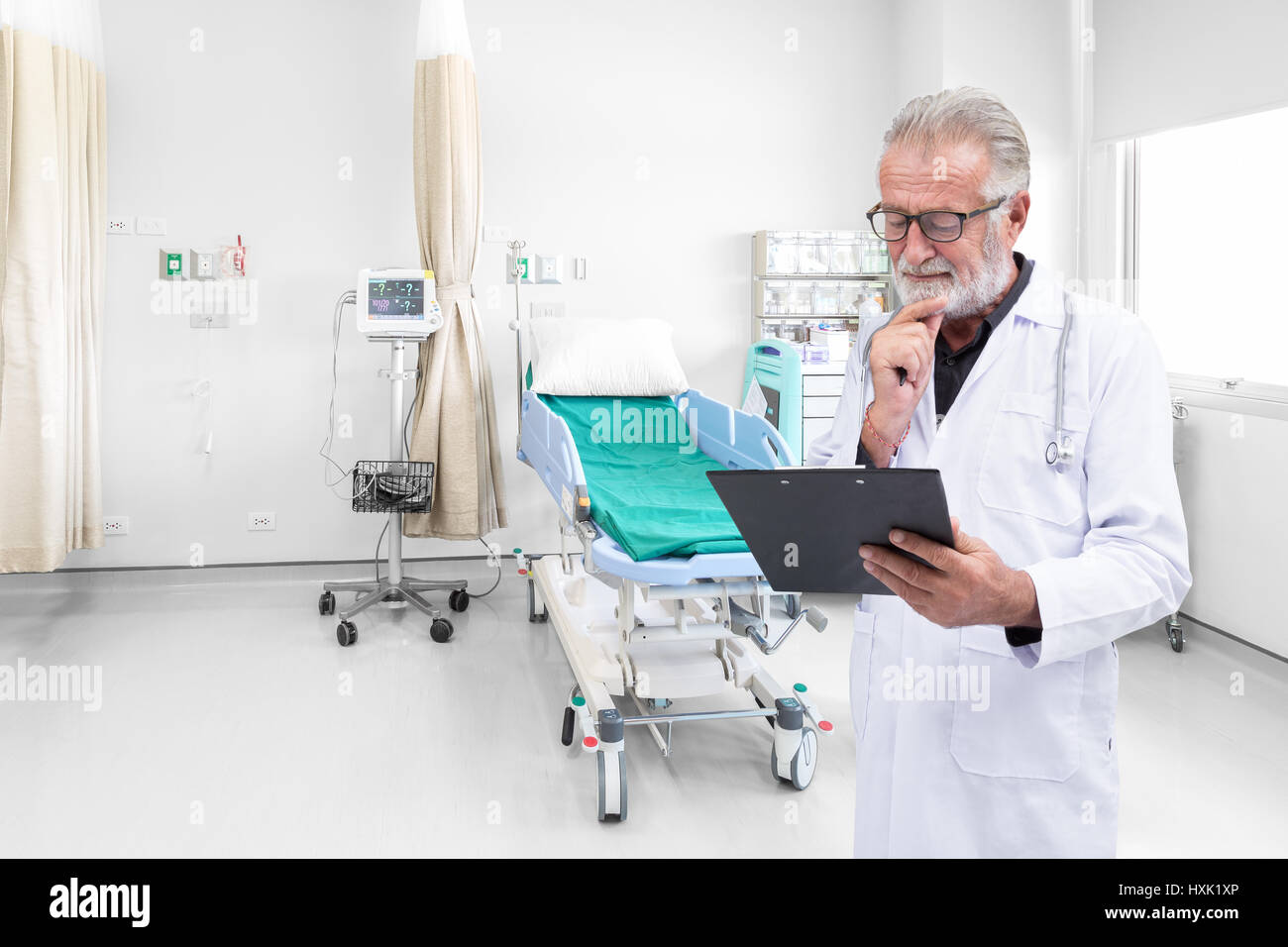 Hospital bed medical record hi-res stock photography and images - Alamy