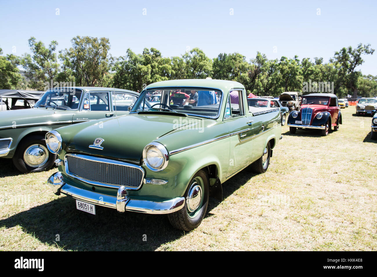 Standard cars hi-res stock photography and images - Alamy