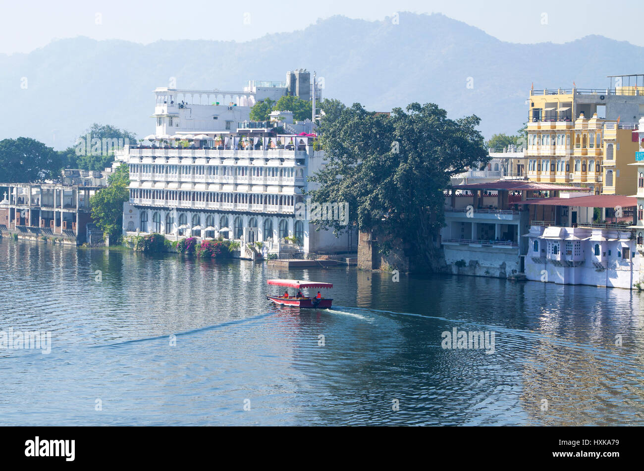 Buildings river in udaipur hi-res stock photography and images - Alamy