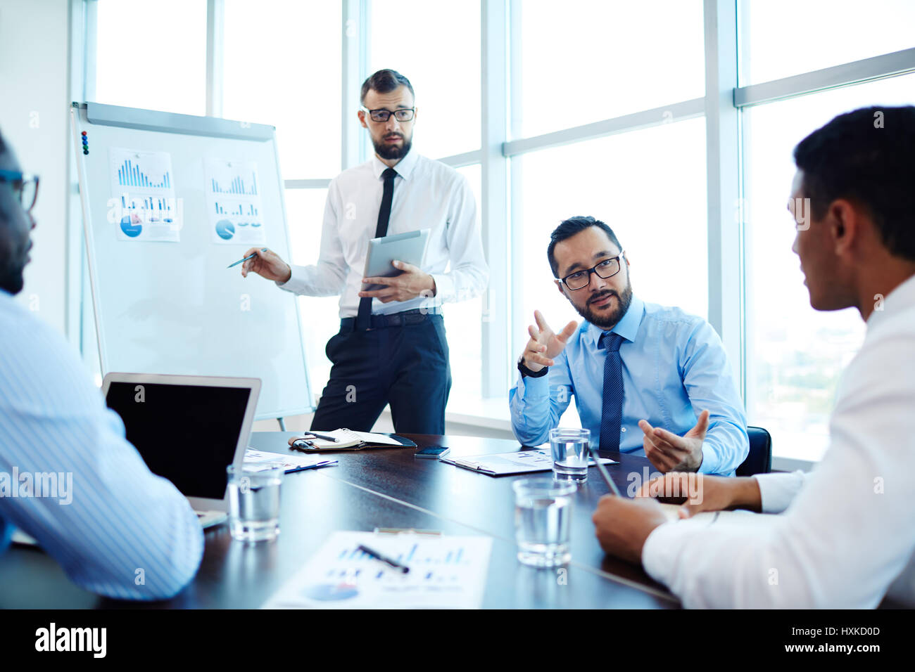 Sitting to standing diagram hi-res stock photography and images - Alamy