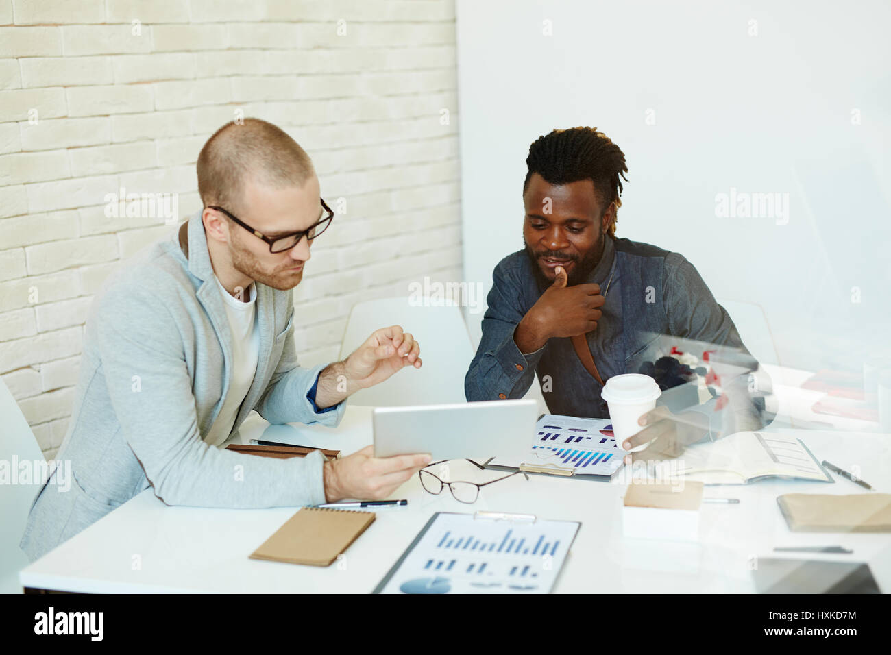 Effective teamwork hi-res stock photography and images - Alamy