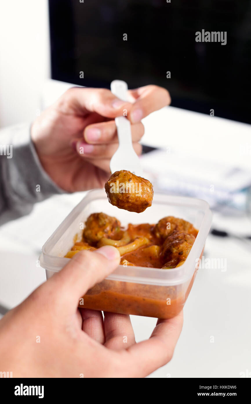 Man eating lunch hi-res stock photography and images - Alamy