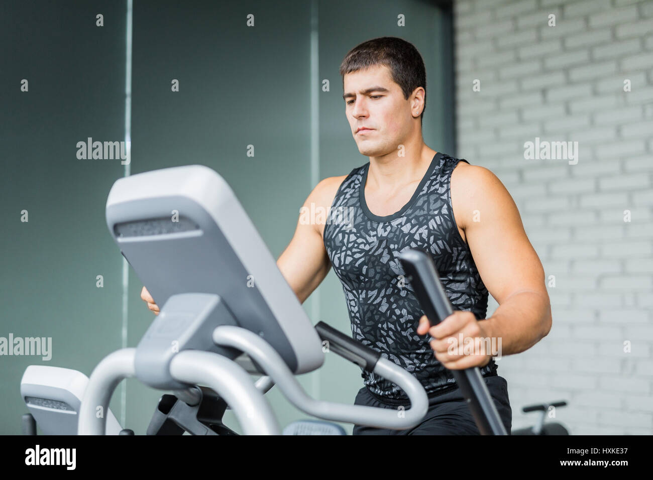 Elliptical machine hi-res stock photography and images - Alamy