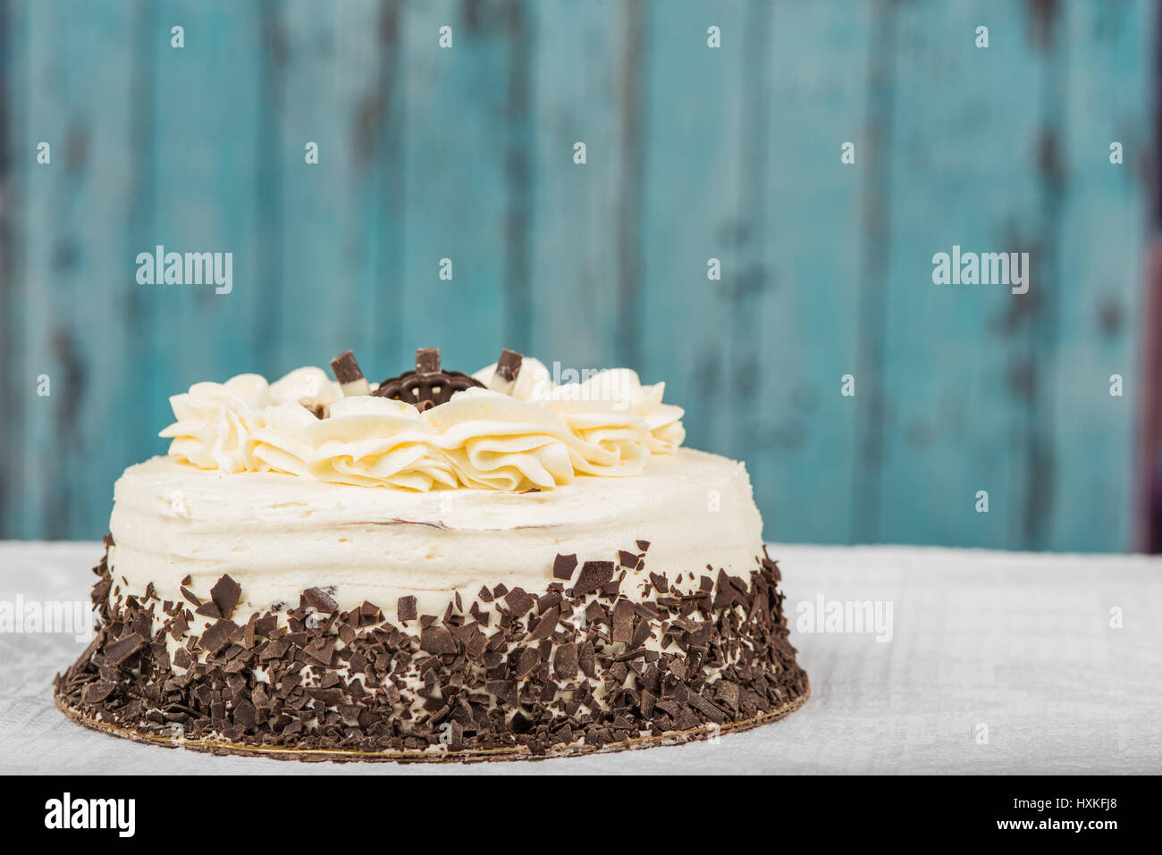 White cake white icing hi-res stock photography and images - Alamy
