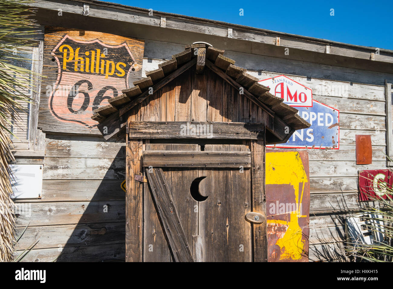 Old fashioned general store sign hi-res stock photography and images ...