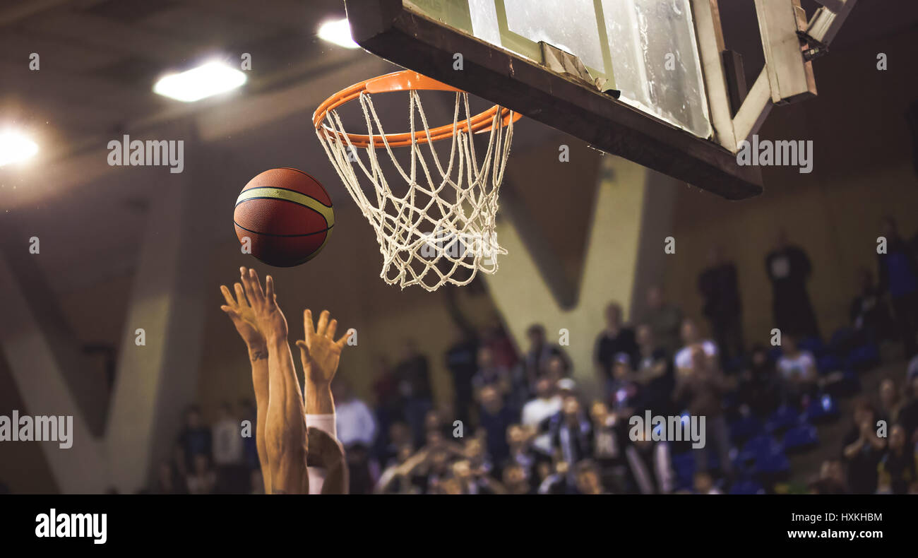 scoring the winning points at a basketball game Stock Photo - Alamy