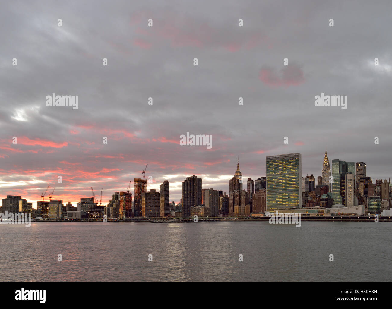 Sunset sky over a Manhattan Stock Photo - Alamy