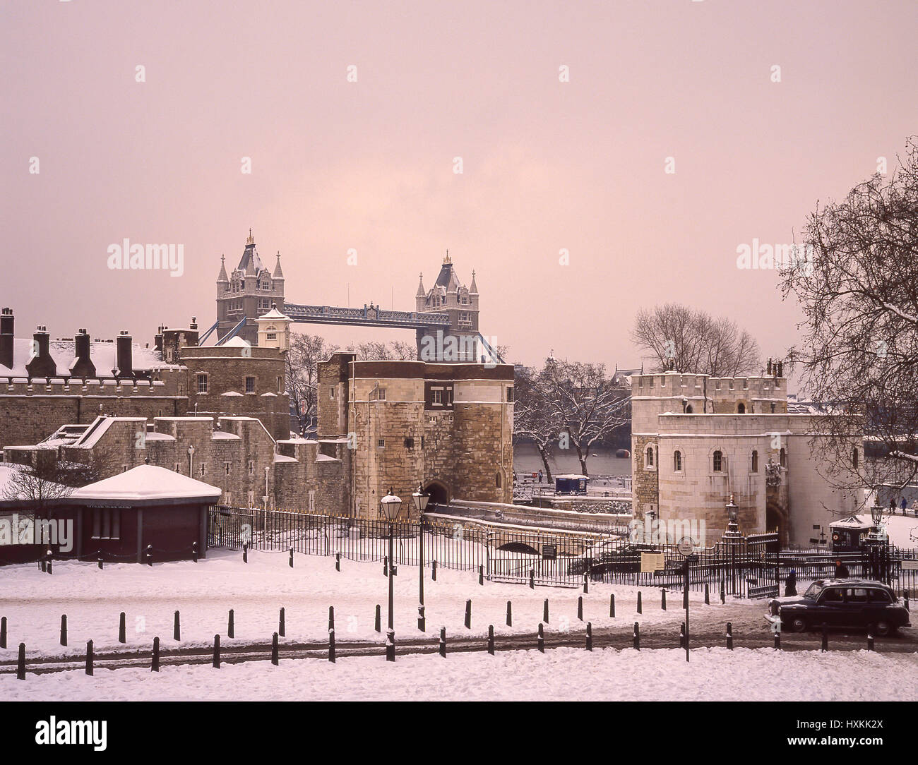 Tower london covered in snow hi-res stock photography and images - Alamy
