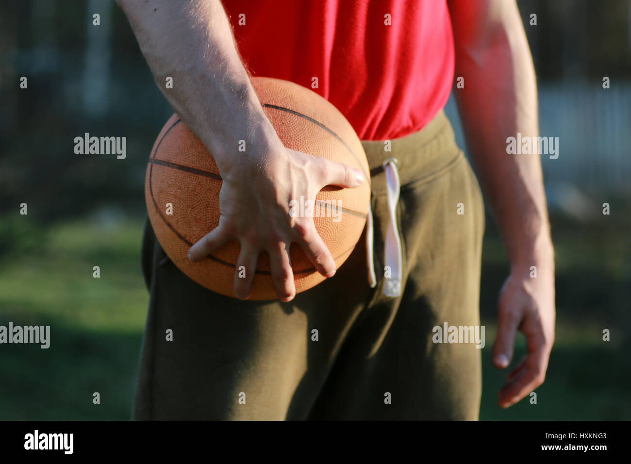 hand hold basketball Stock Photo - Alamy