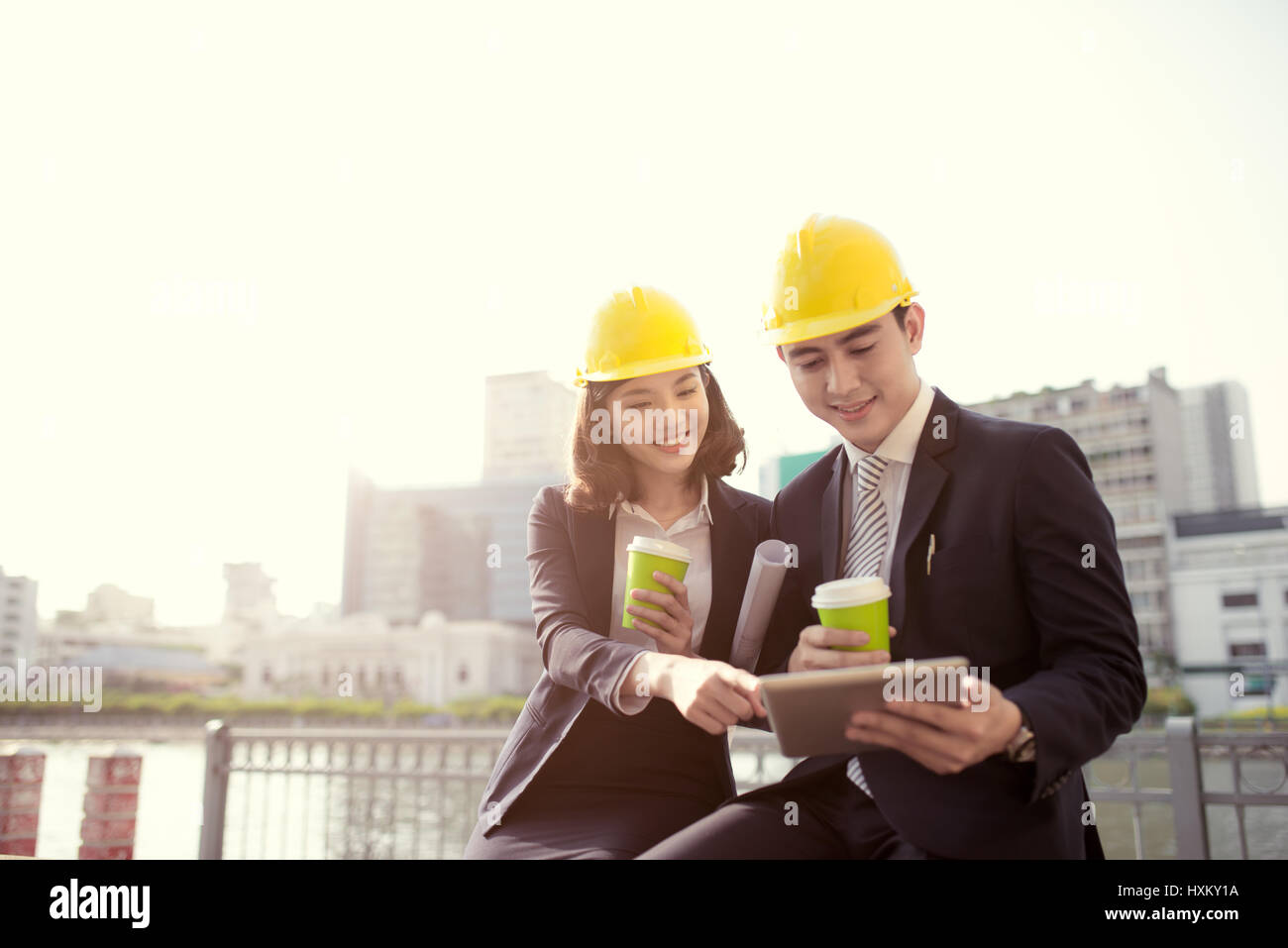 Engineers group talking hi-res stock photography and images - Alamy