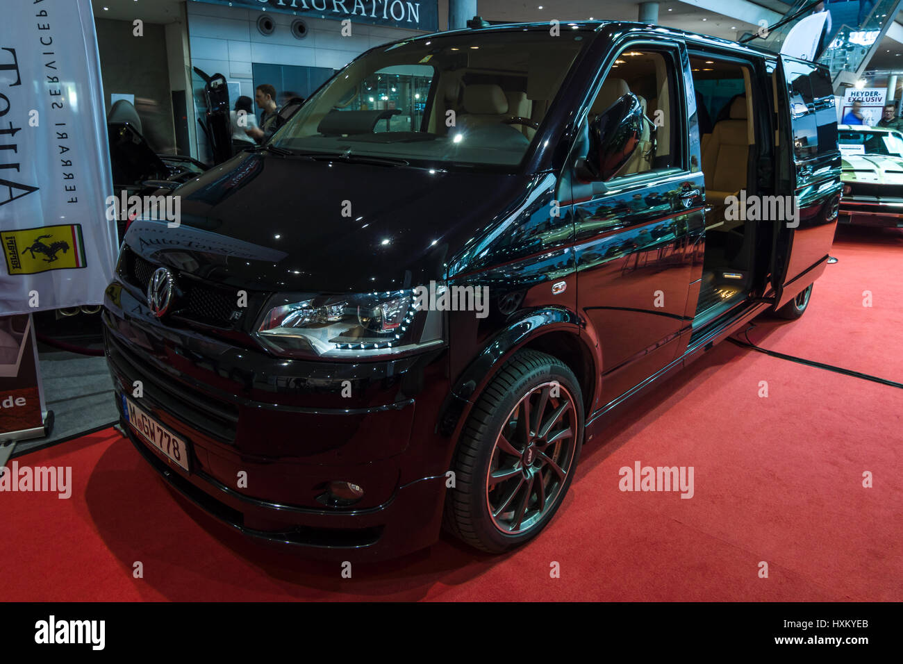 Vw minibus hi-res stock photography and images - Alamy