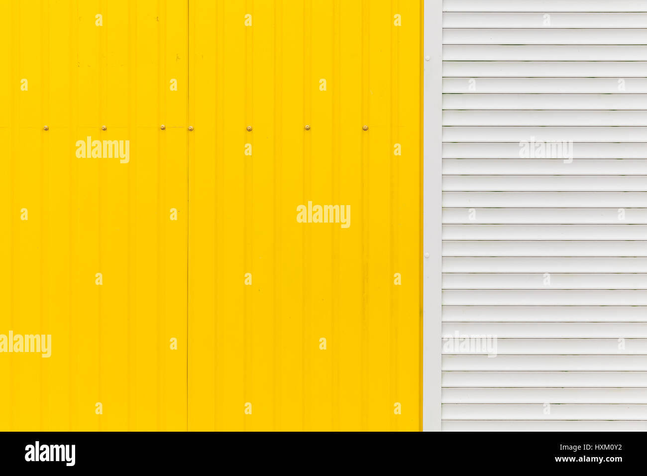 Yellow metal texture hi-res stock photography and images - Alamy