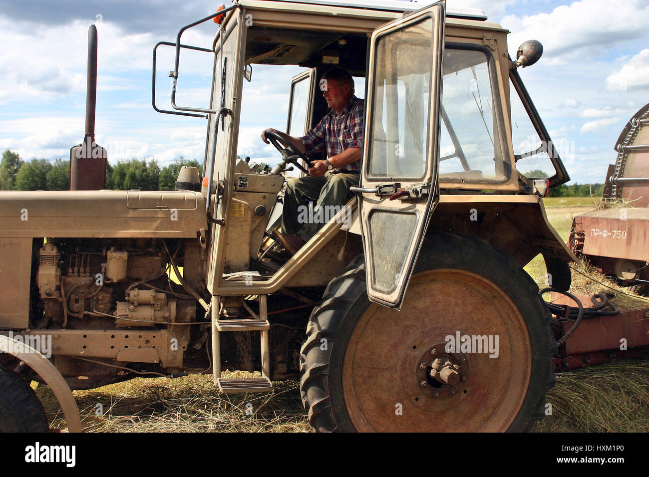 Open cab tractor hi-res stock photography and images - Alamy