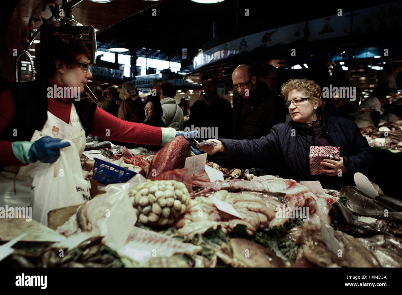 A fish dealer selling seafood in Barcelona, Spain Stock Photo - Alamy