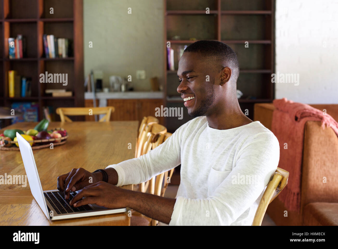 African man working hi-res stock photography and images - Alamy