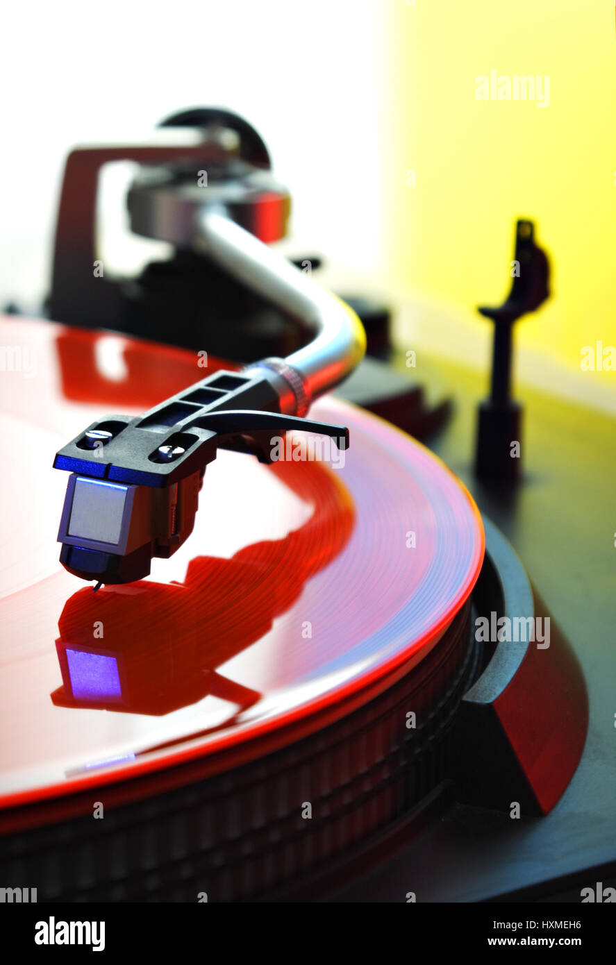 Mixing turntables coloured hi-res stock photography and images - Alamy