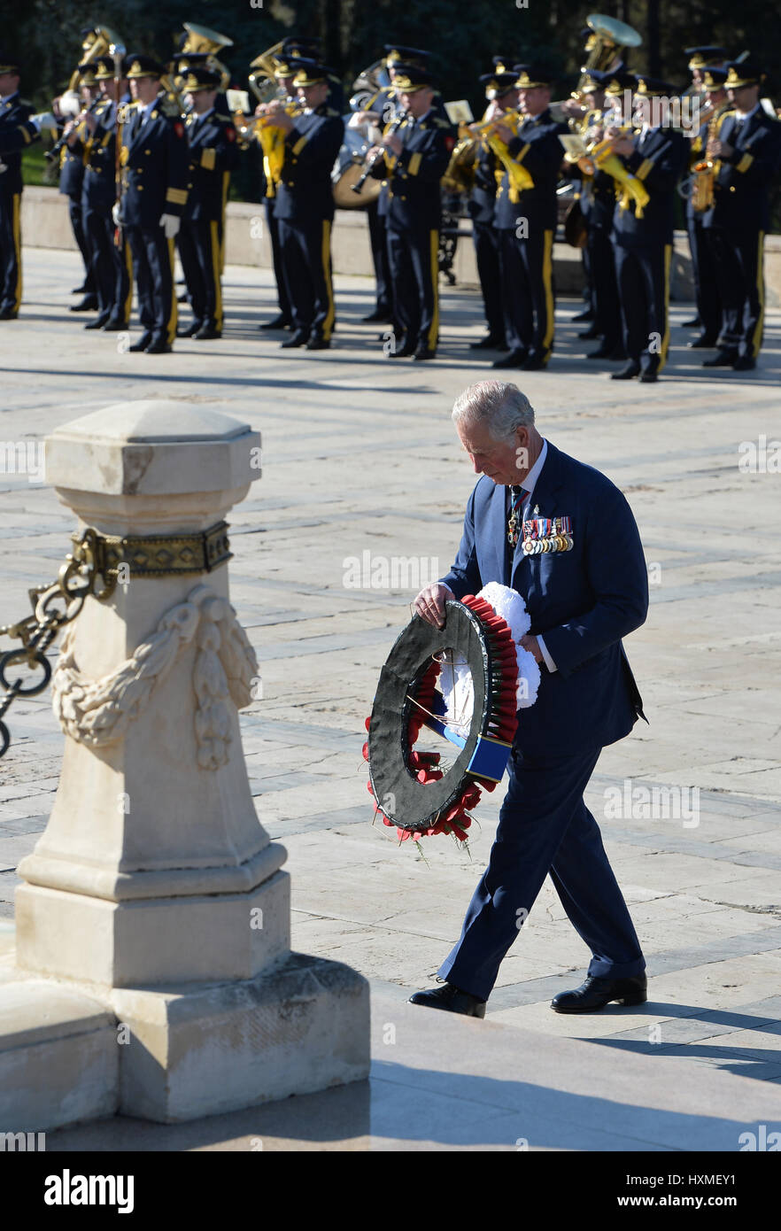 The Prince of Wales lays a wreath at the Tomb of the Unknown Soldier in ...