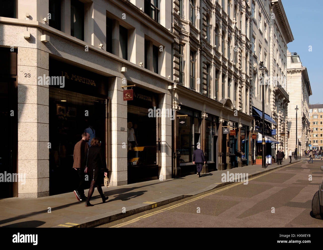 English british street scene hi-res stock photography and images - Alamy