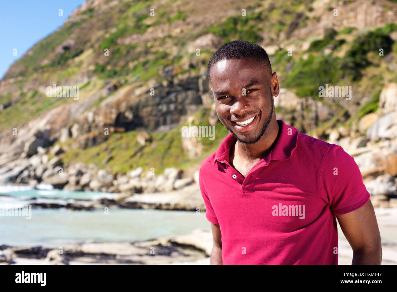 Handsome smiling guy beach hi-res stock photography and images - Alamy