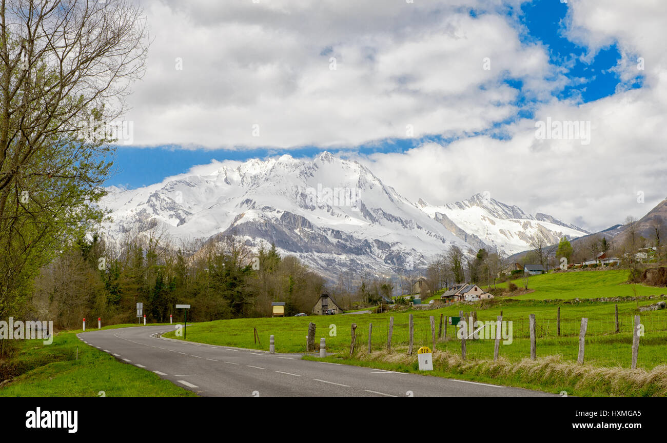 view of the french Pyrenees mountains in spring time with snow Stock ...