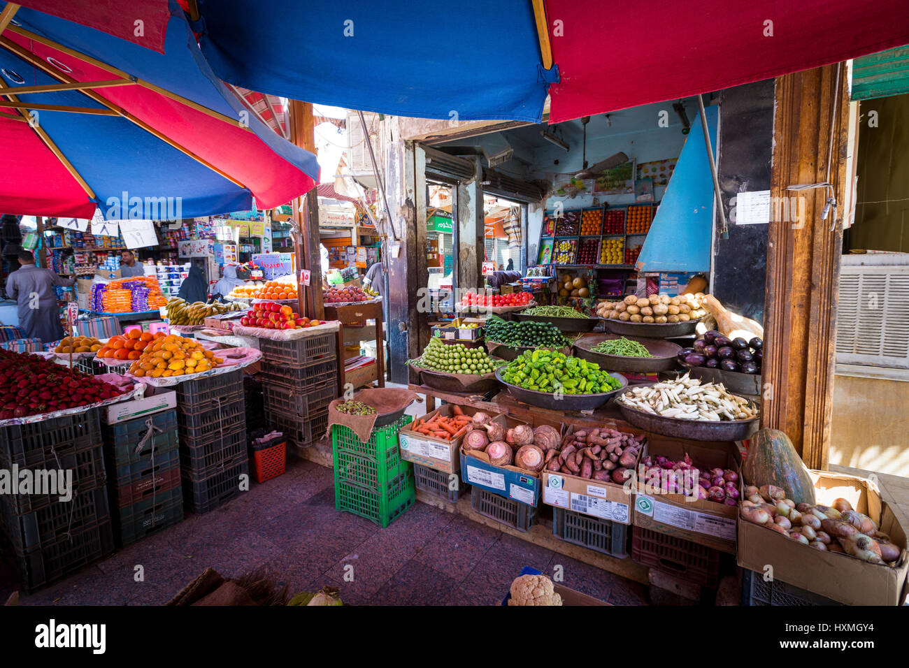 Egyptian market stall selling tourist hi-res stock photography and ...